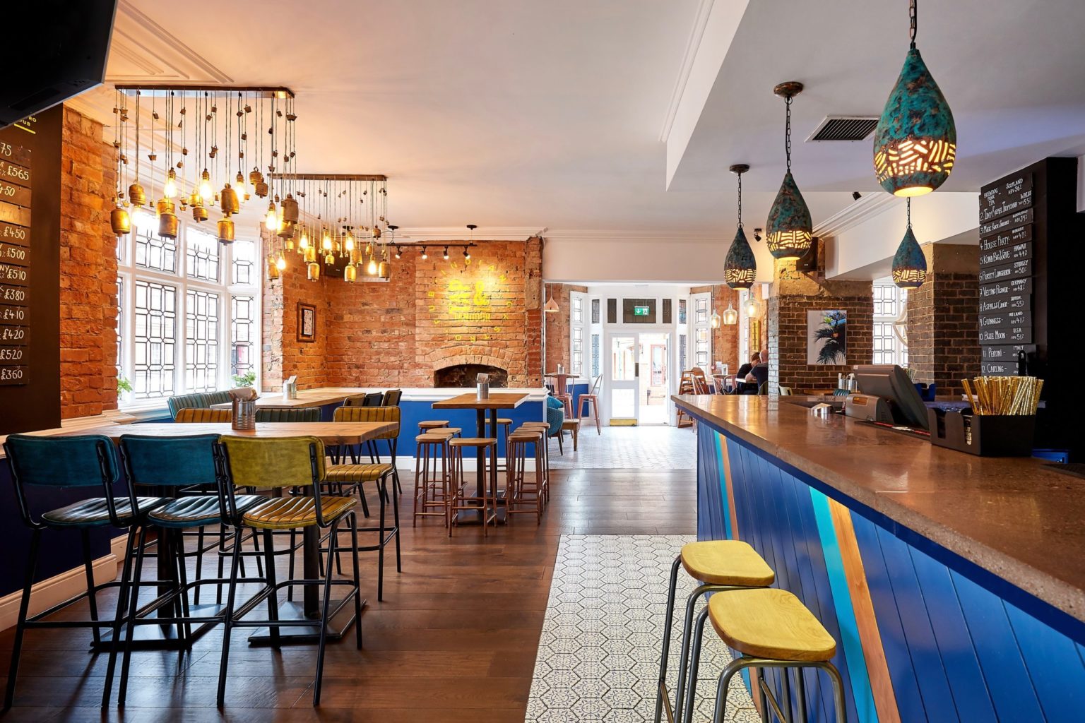 Tap & Tandoor / / Bar & Restaurant / / 2G Design & Build